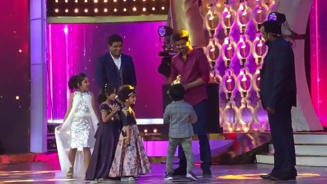 Thalapathy Vijay on Stage in Vikatan Awards January 2018 - YouTube