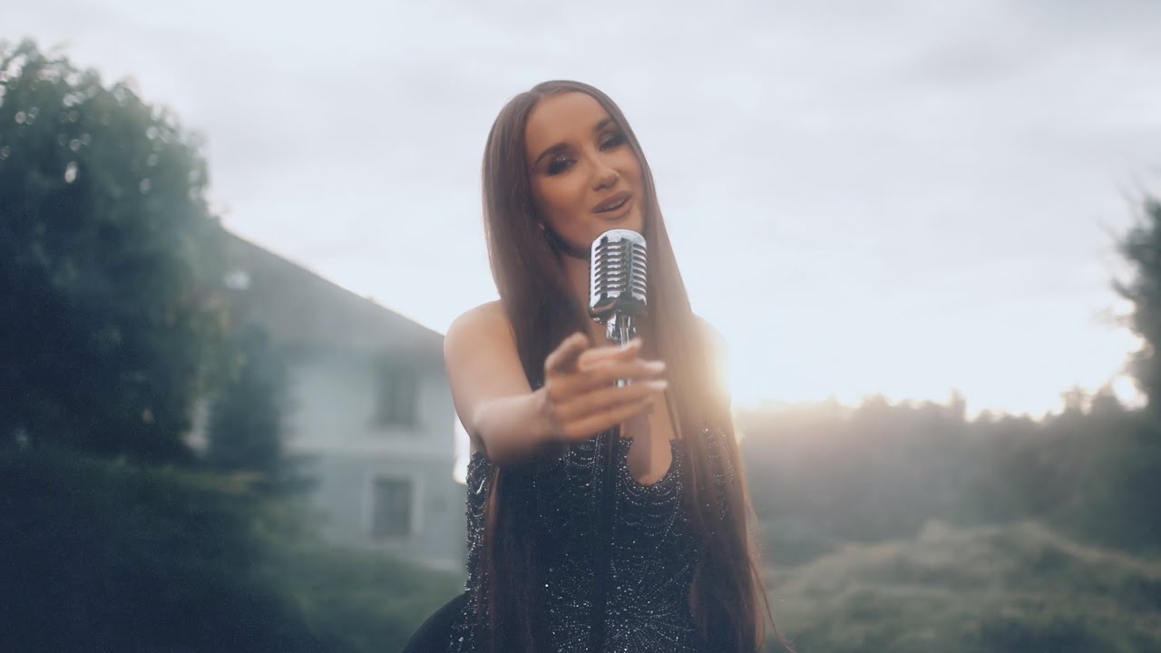 Alexandra Cotrus - Of, mai inima | Official Video - YouTube