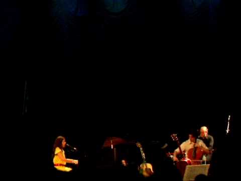 Yael Naim-"Lonely" with cellist Yoed Nir - YouTube