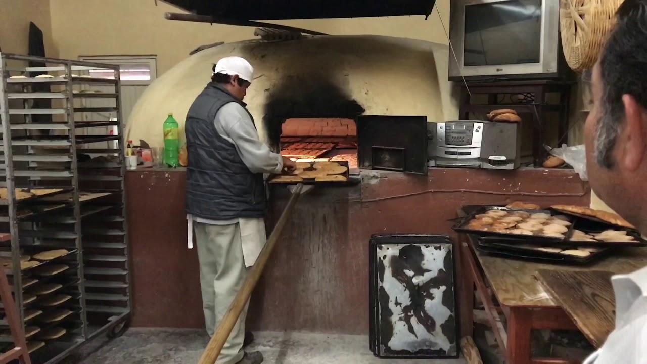 El Famoso Pan de Chilchota Michoacán - YouTube