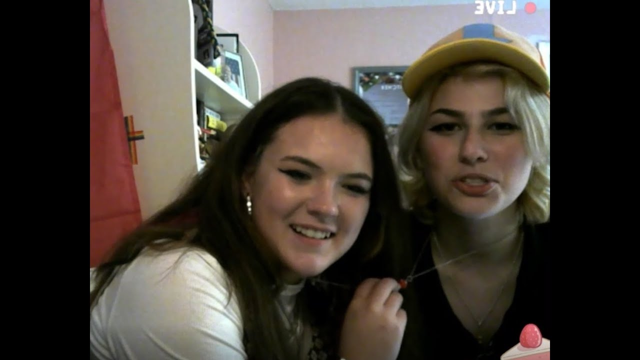 Liv and Maki Answer Buzzfeed Quizzes in Character IRL!! - YouTube