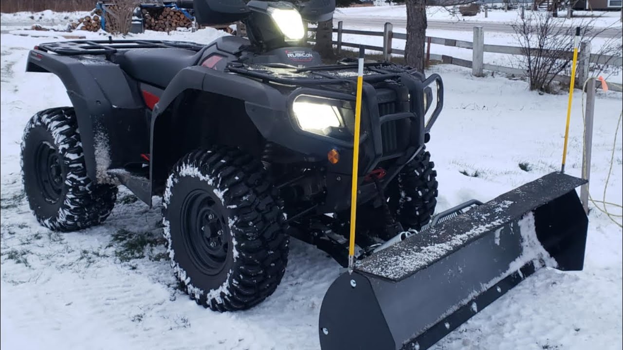 Honda rubicon 520 foot shift plowing snow - YouTube