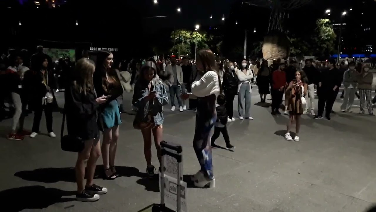 Impromptu Southbank street dancing party, Melbourne Busker Pop Singer ...