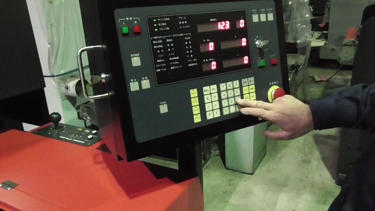 アマダ 中古機械 NCタッピングマシン CTS-900 (1994) - YouTube