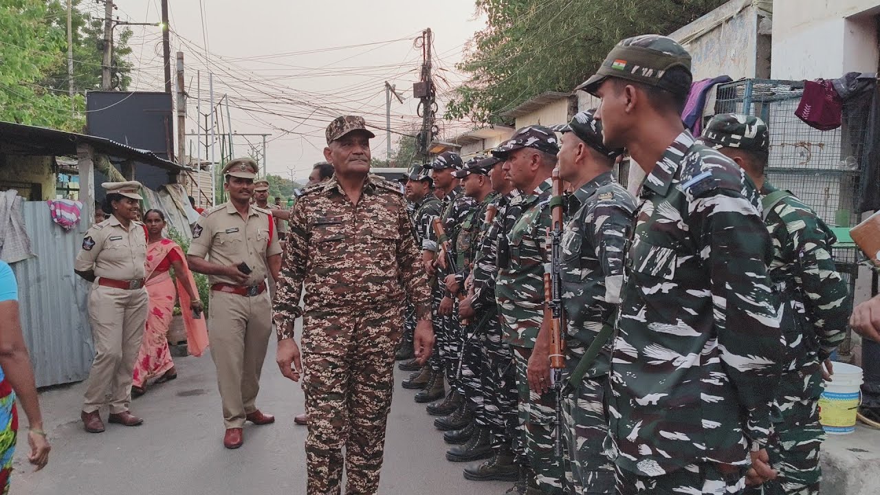 కేంద్ర బలగాలతో పోలీస్ ప్లాగ్ మార్చ్ #election #crpf #vijayawada # ...