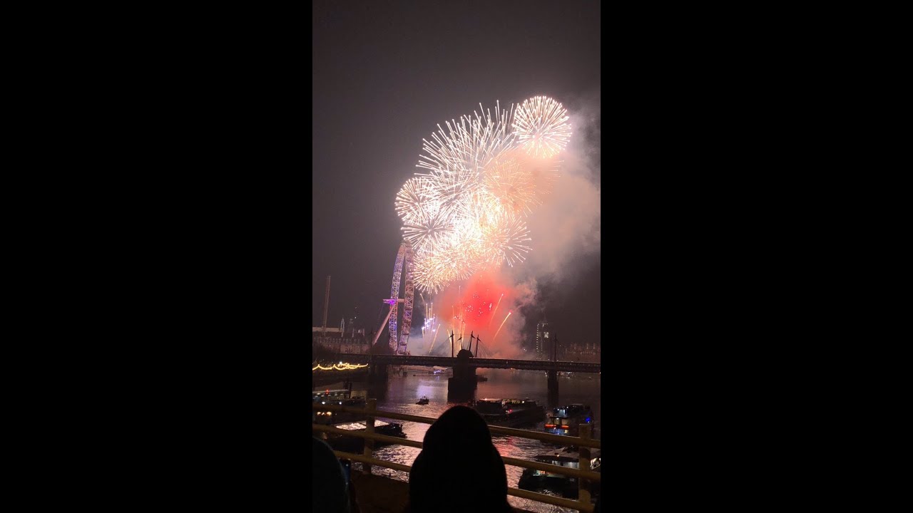 [LONDON 2020 Fireworks] 런던 새해 맞이 불꽃놀이 - YouTube