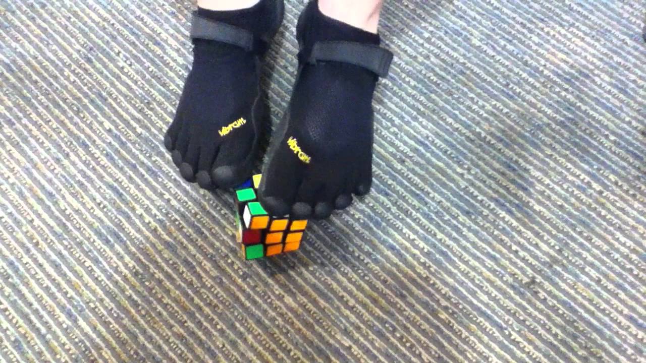 Rubik's cube feet solving with FiveFingers - YouTube