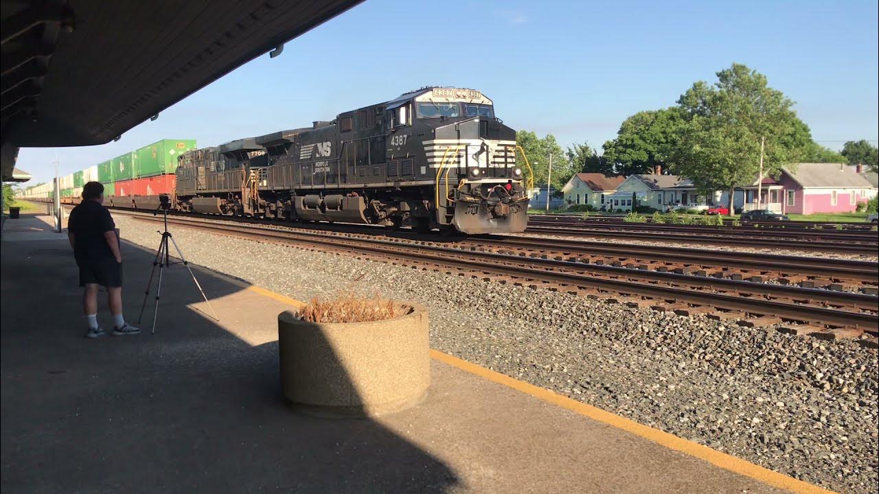 Railfaning with Millennium Force at the Sandusky Amtrak station, NS 23Q takes off - YouTube