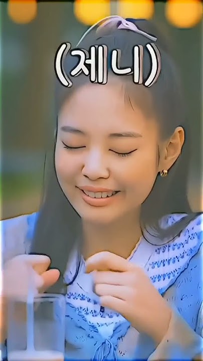 Jennie eating fancam #loona #orbit #chuu #global - YouTube