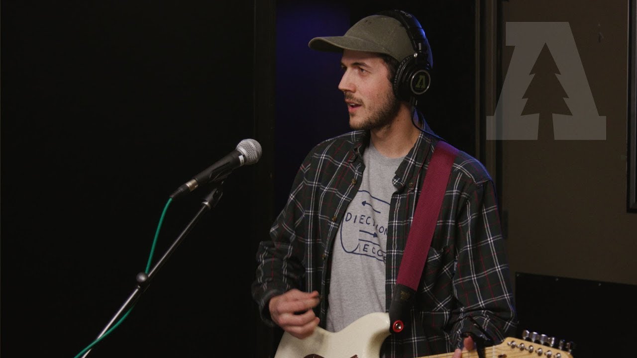 Gleemer - Shoulder Pads | Audiotree Live - YouTube