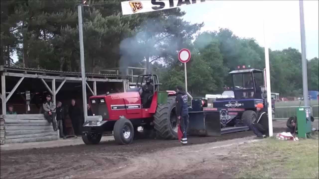 Evolution Pulling Team Volkmarst 2014 mit Red Evolution,Bauernschreck und Black 1455XL. - YouTube