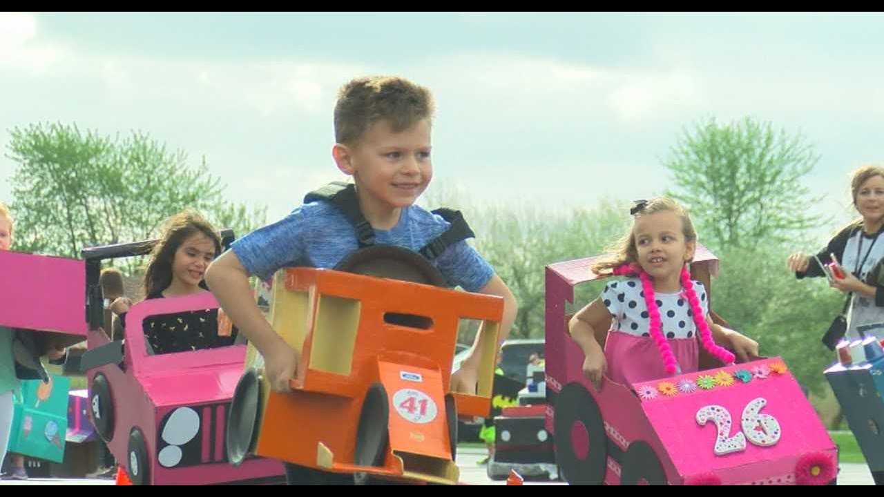 The greatest spectacle in kindergarten racing - YouTube