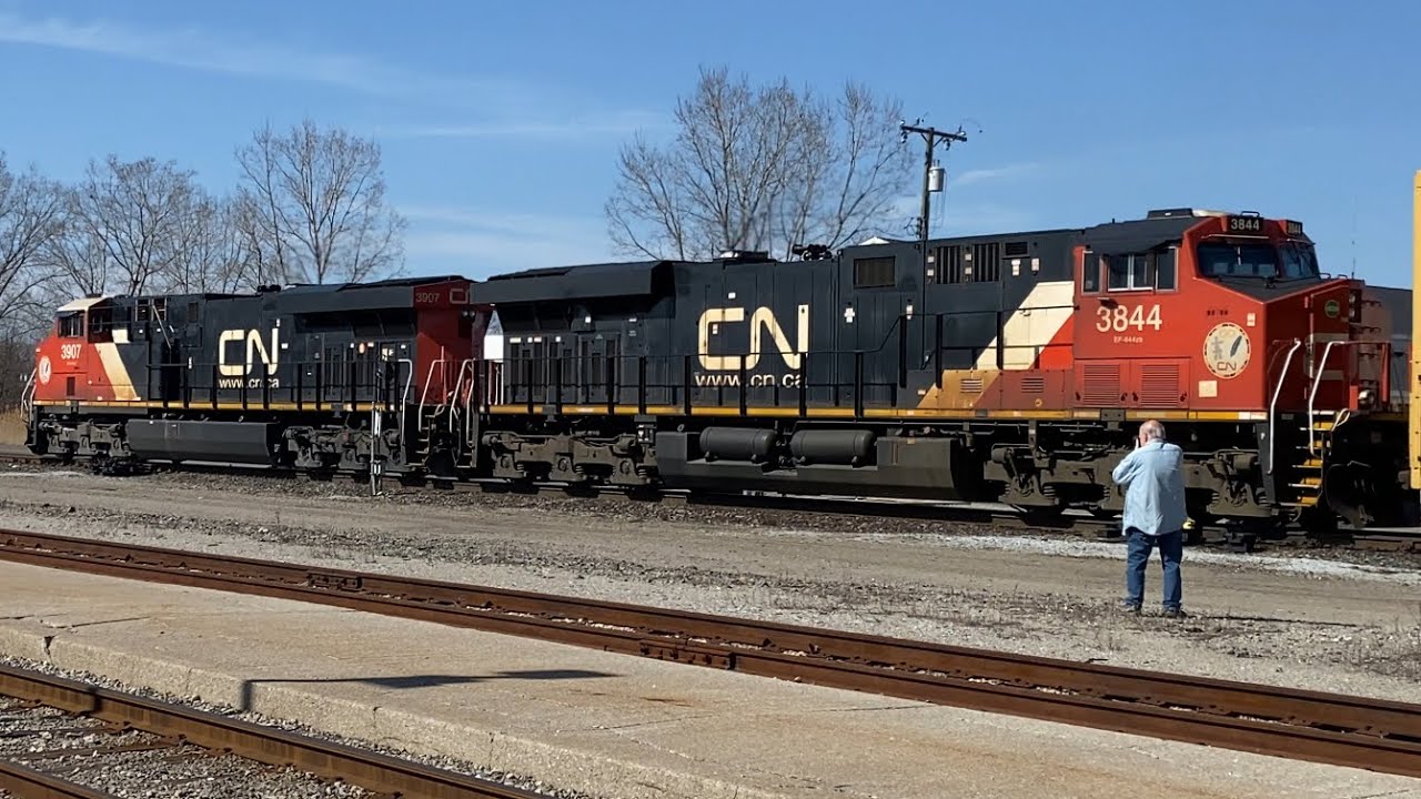 CN 3907 - YouTube