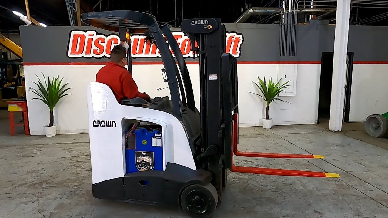 CROWN RC5530-30 3,000lb Electric #7828 - Docker for Sale - YouTube