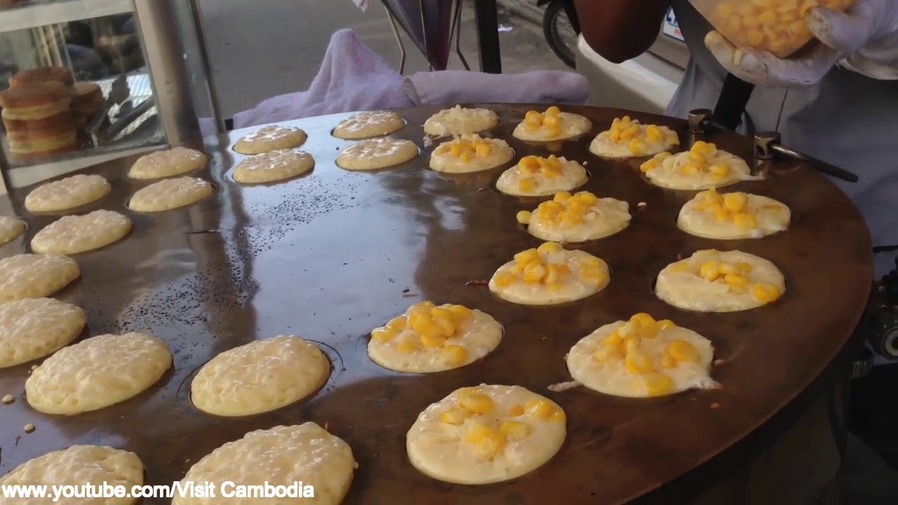 Cambodia Street Food - Taiwan Pancake in Phnom Penh City - YouTube