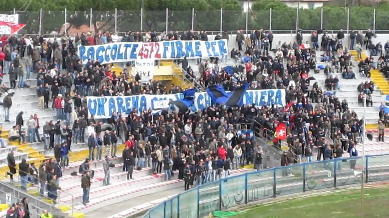 Ultras Pisa Corteo Peak