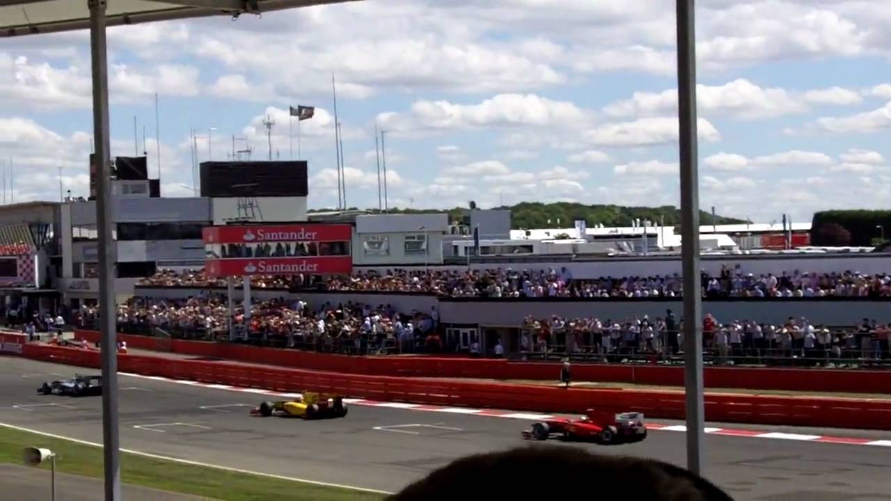 British Grand Prix 2010 Woodcote B - YouTube