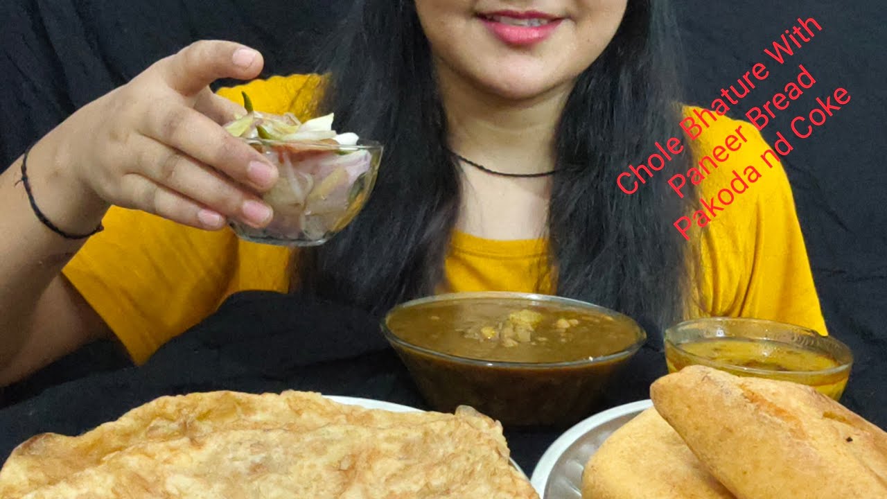 Eating- Chole Bhature|| Paneer Bread Pakoda Nd Coke 😋 - YouTube