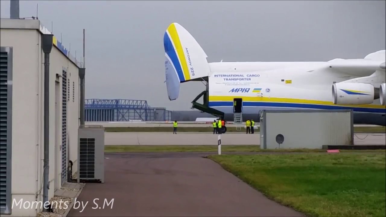 Antonov AN-225 "Mriya" - Opening the bow door (11.12.2015) - YouTube
