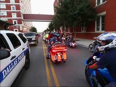 Motorcycle Riders Show Support for Dallas Police - YouTube