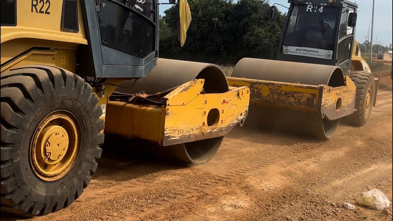 Rotha Noy កំពុង ផ្សាយបន្តផ្ទាល់! Machinery is building a road.#grader #roadroller #road - YouTube