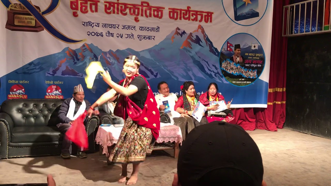 Typical Magar Dress मा नानीको खतरा नाच ! - YouTube