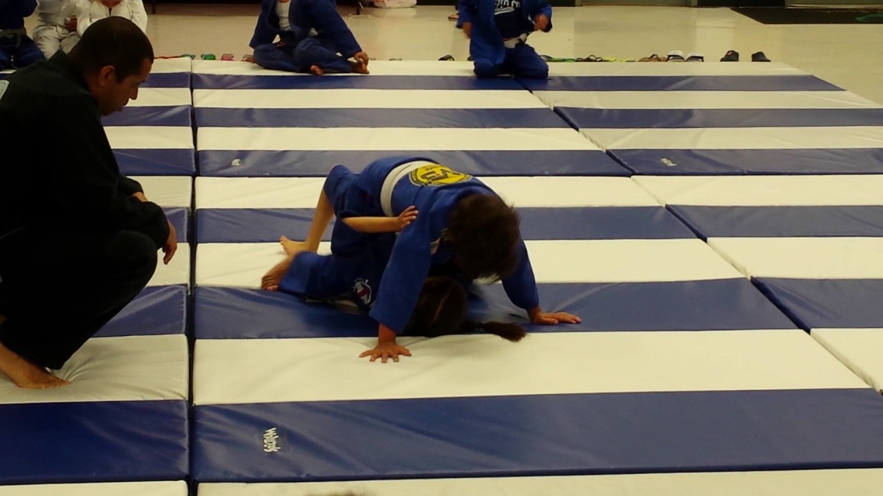 9 y/o hope moberg jiu jitsu cerbal palsey "jumping guard" - YouTube