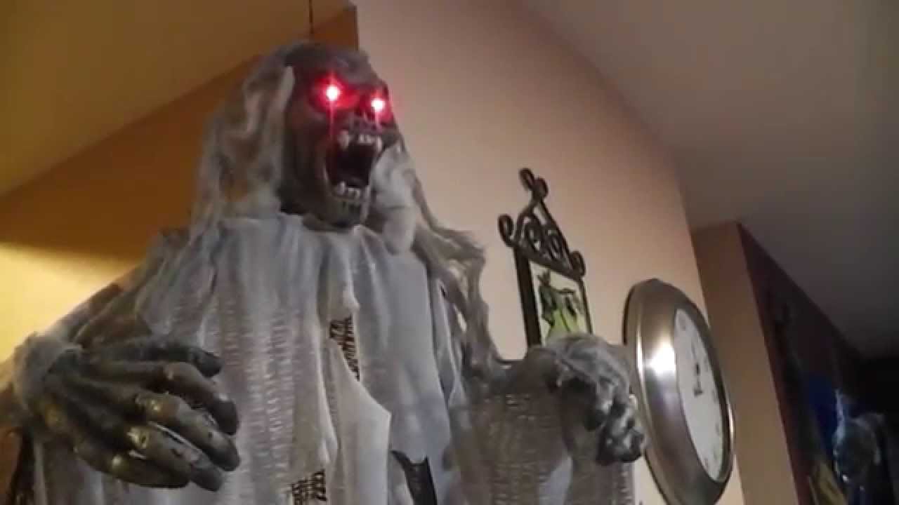 Animated Hanging Ghoul Halloween Prop - YouTube