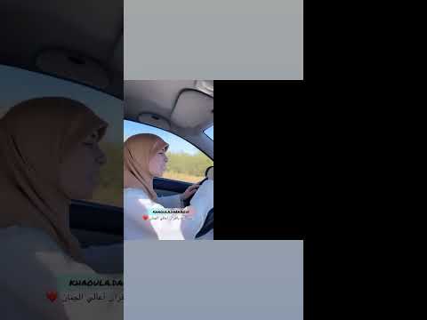 Harika Kur'an okuyan kız.