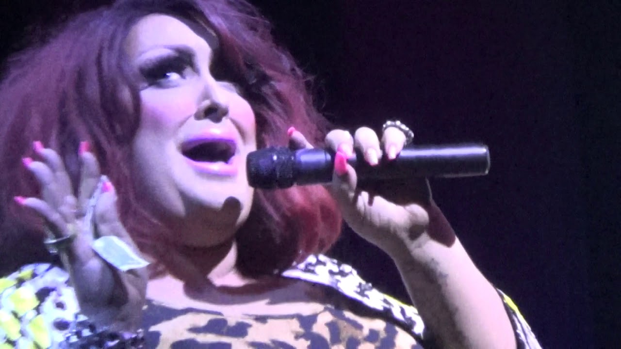 Vicky Vox performs for her Real mother - YouTube