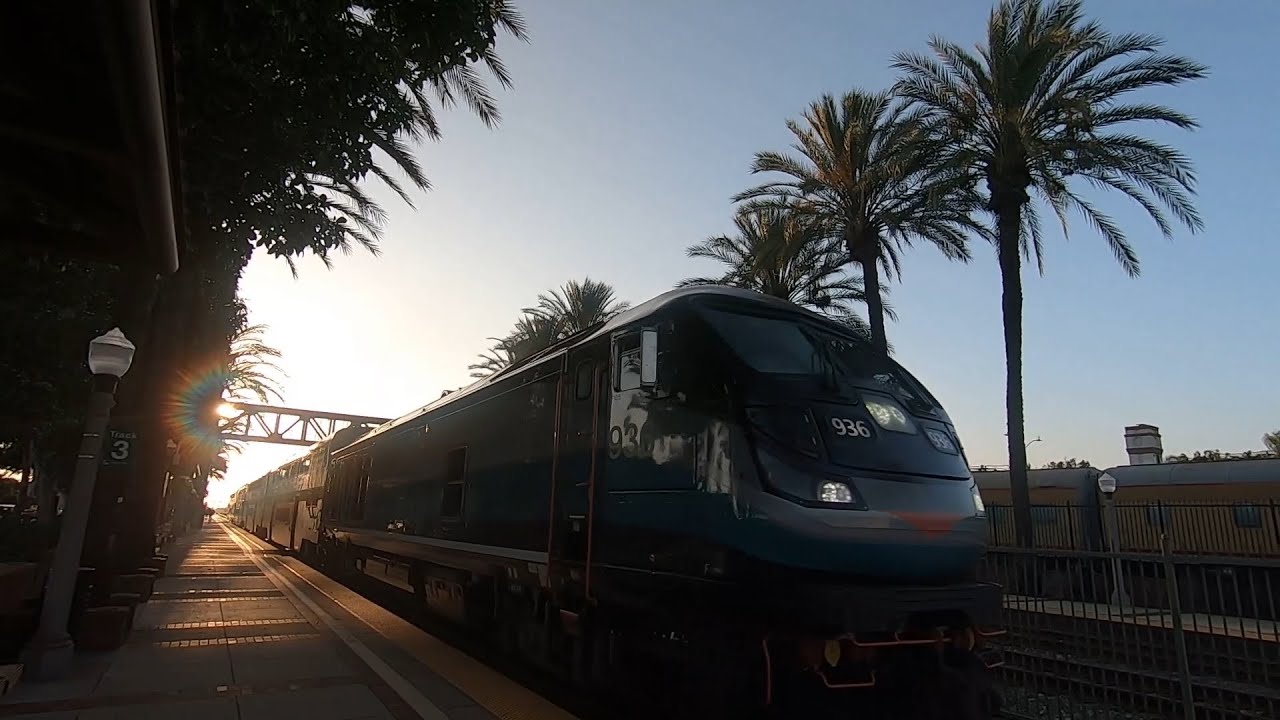 EMD F125 Metrolink and Amtrak Southwest Chief Boarding Call - YouTube