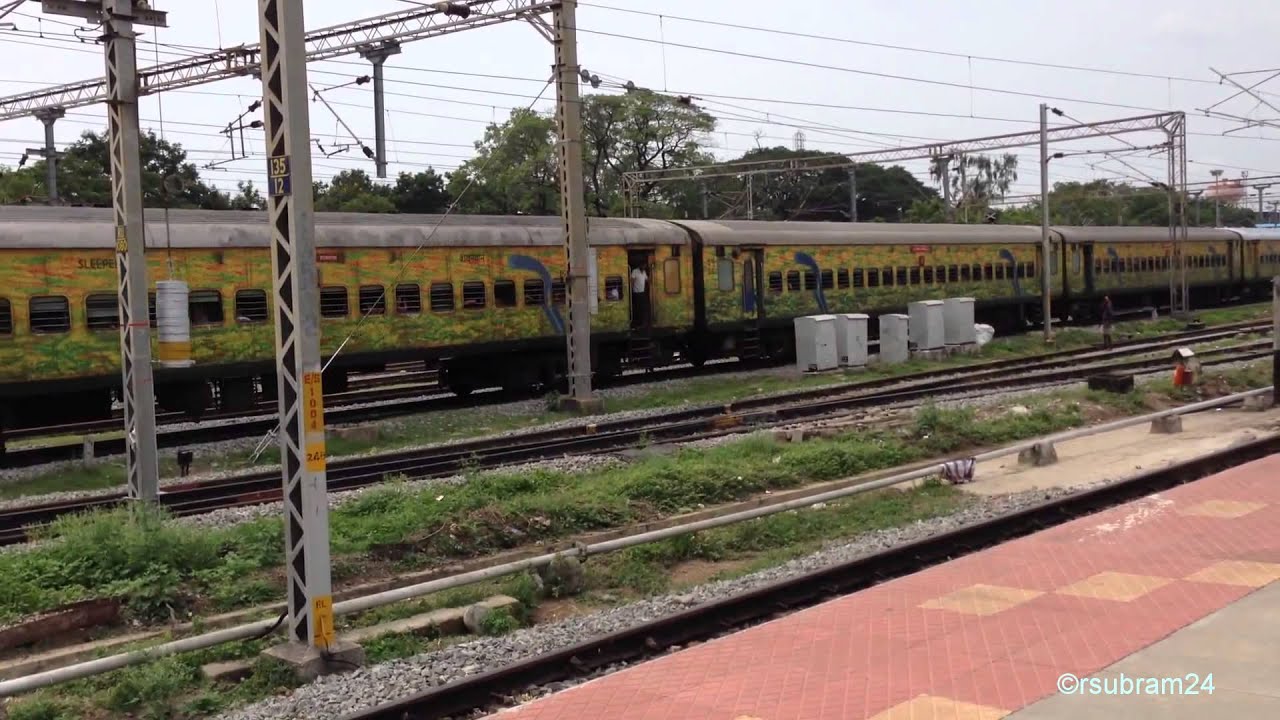 Howrah Yesvantpur Duronto Entering Renigunta Jn - YouTube