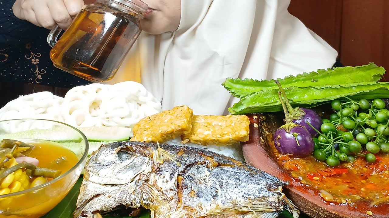 MUKBANG IKAN CUE ETEM,SAYUR ASEM,TEMPE GORENG,KERUPUK,LALAPAN,SAMBEL ...