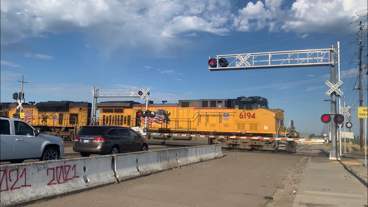UP 6194 Autorack Train North - E. Morada Lane Railroad Crossing, Stockton CA - YouTube