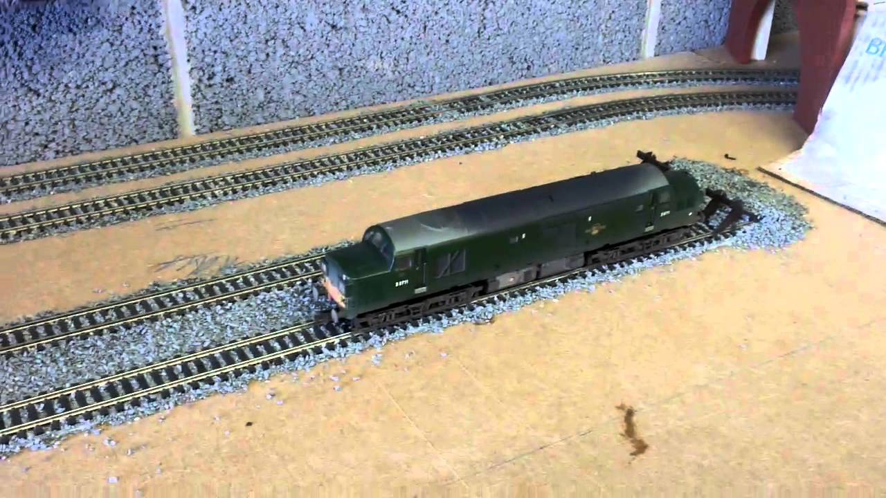 Bachmann Class 37 DCC Sound by Olivias - YouTube