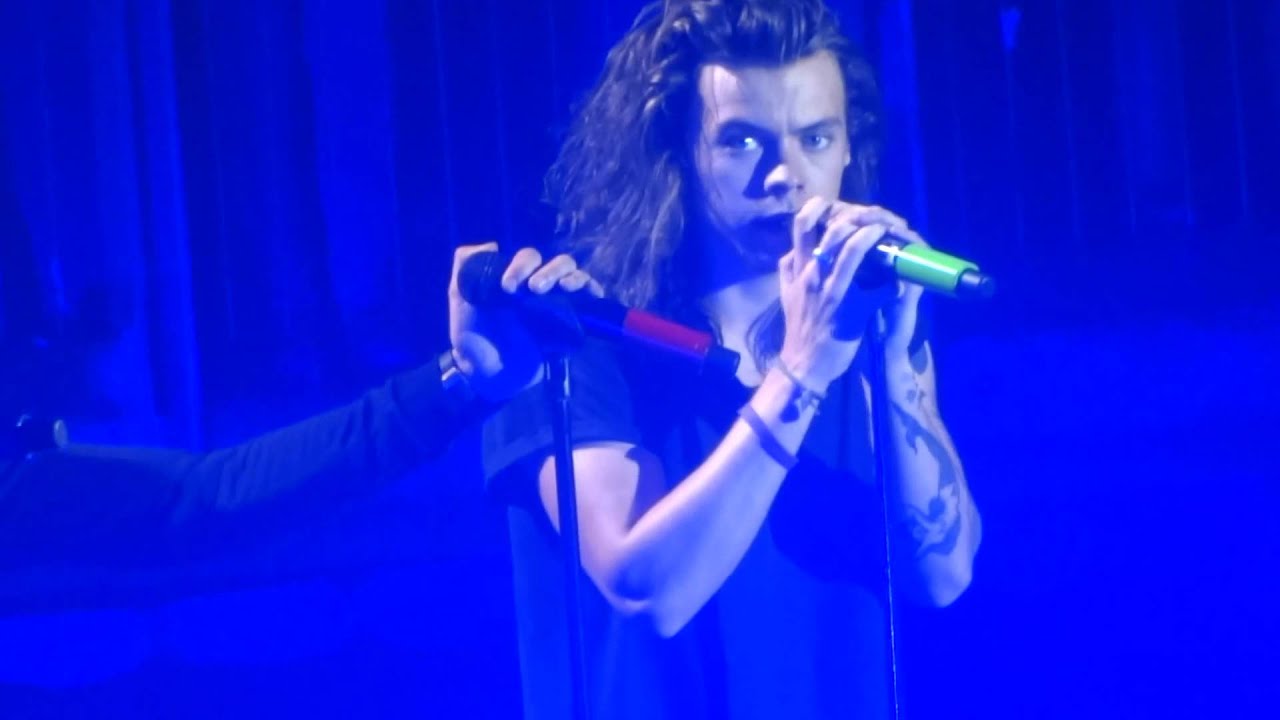 18 - One Direction (O2 Arena London 30/09) - YouTube