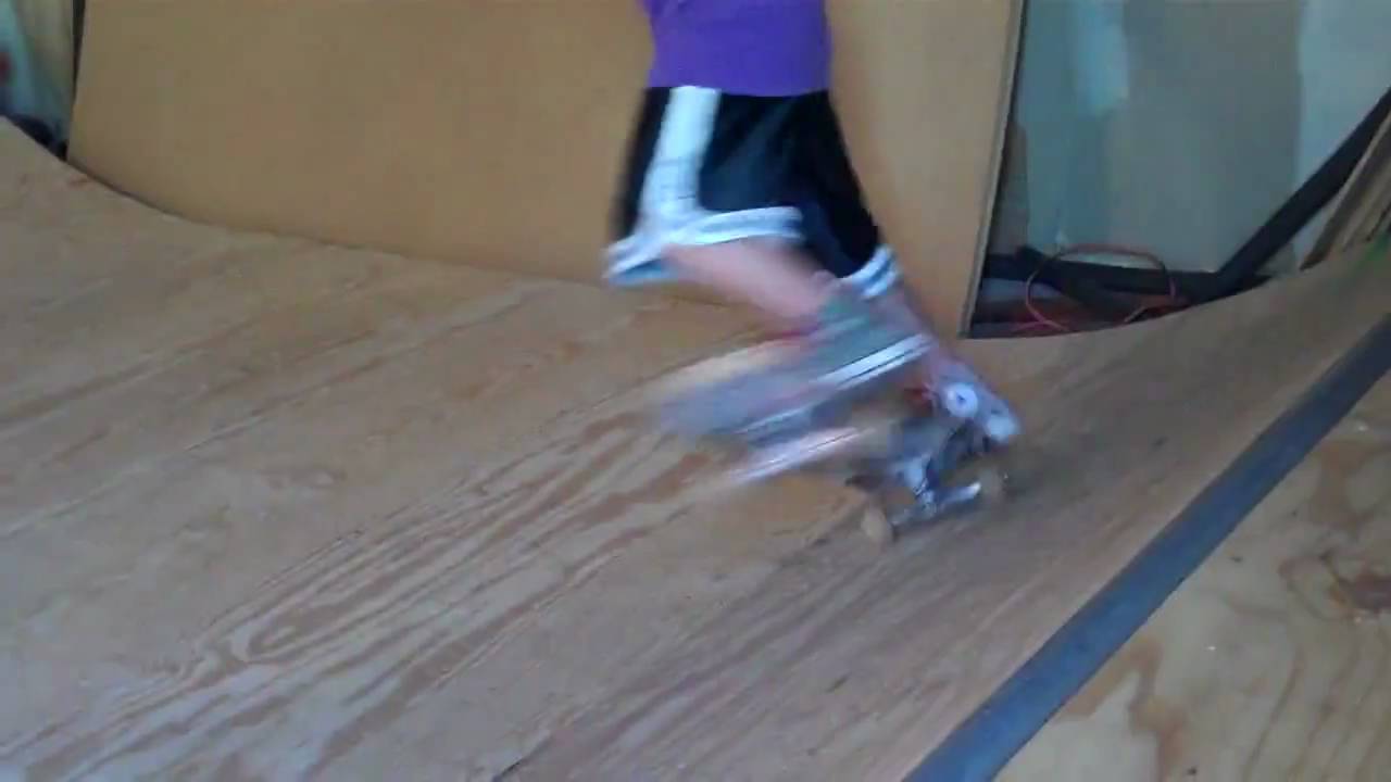 Yoshi skating Uncle Grant's miniramp - YouTube