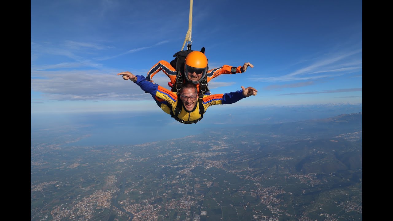 Super regalo Tandem paracadutismo skydive Verona - YouTube