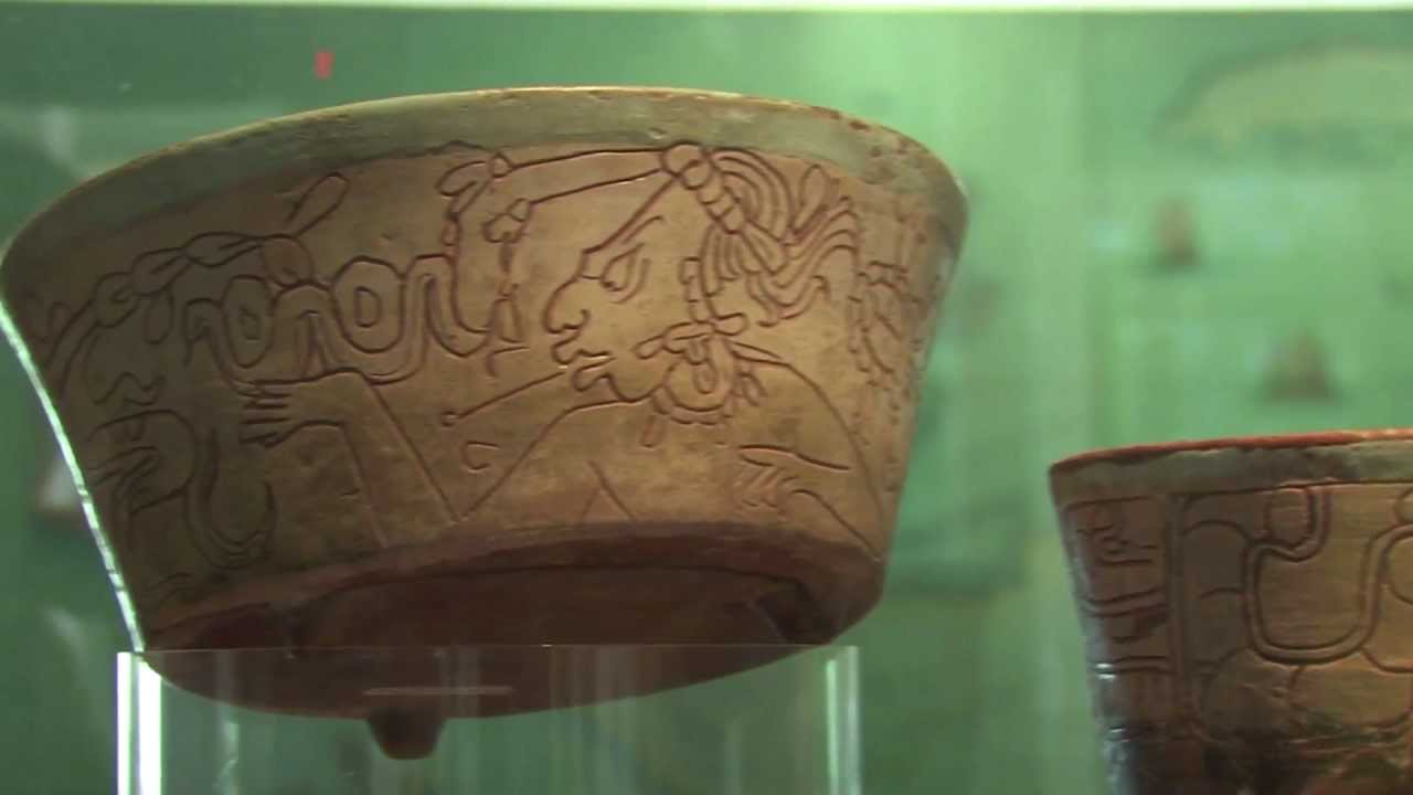 EXHIBEN ENTIERRO MILENARIO DE GOBERNANTE MAYA - YouTube