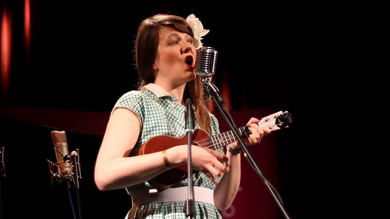 Katy Carr on Trojka Radio - Red Red Rose - YouTube