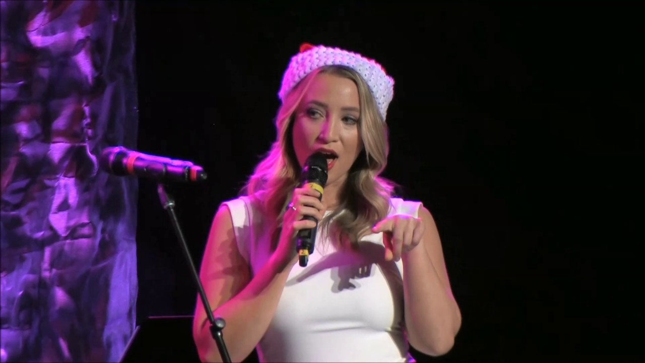 Winnie Wright THV 11 - Christmas Celebrity Karaoke - YouTube