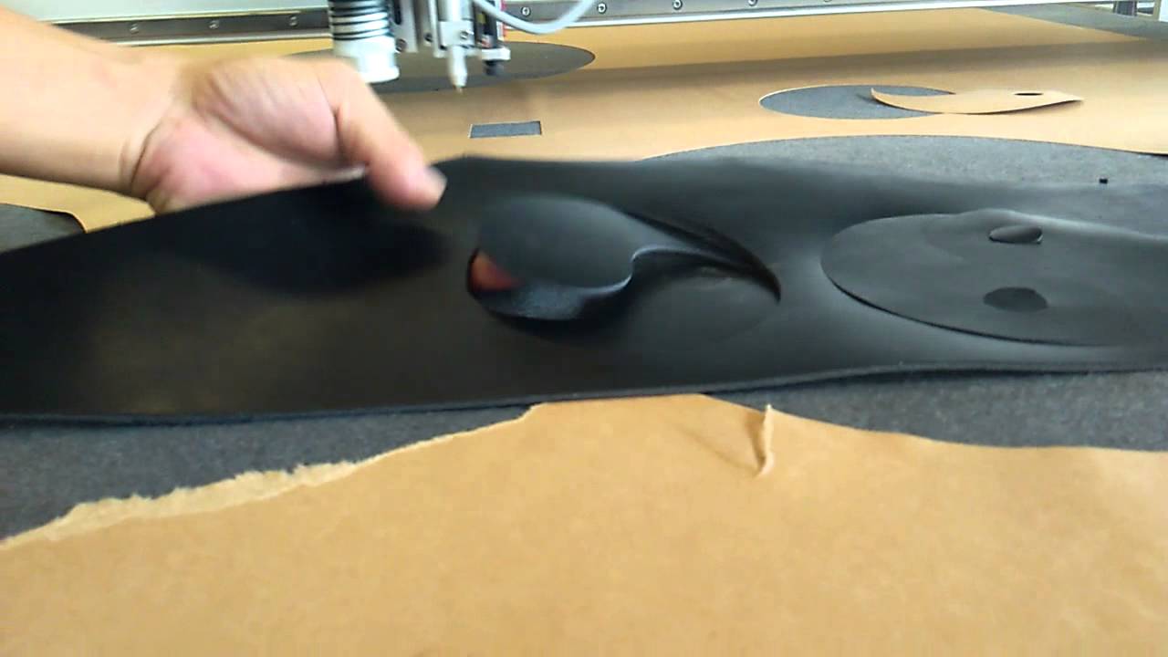 Oscillating knife cutter CNC leather cutter, Flash cutter - YouTube