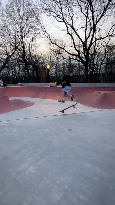 360 Shuv Out of the Bowl at Riverdale Skatepark - YouTube