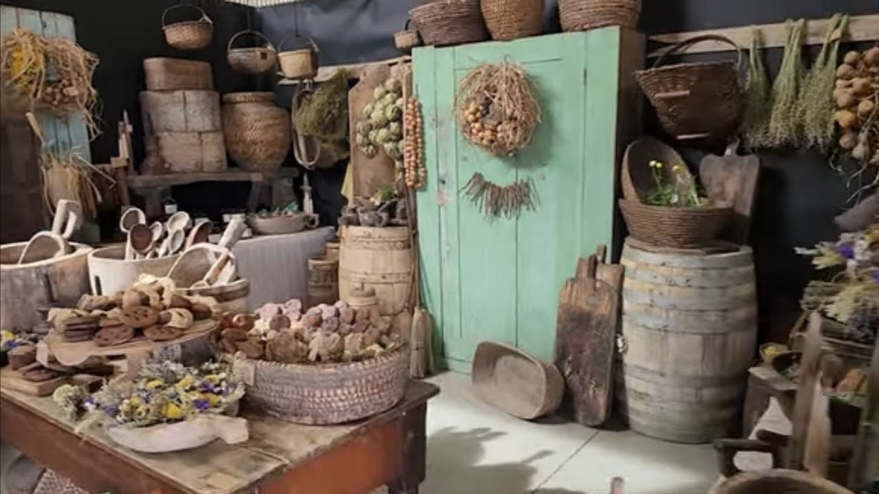 Simple Goods, Fabulous Antique Show Primitive Decorating Ideas ...