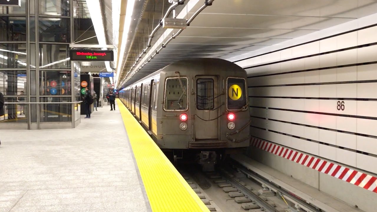 ⁴ᴷ R68 and R160 (N) Trains running via the Second Avenue Line - YouTube