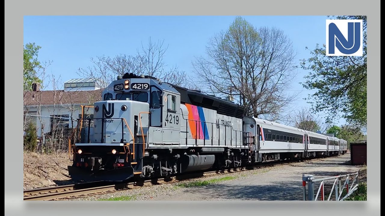 (HD) NJ Transit Horn & Lights Displays (Atlantic City Line) - YouTube
