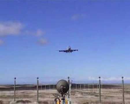 747 landing in the Falklands - YouTube