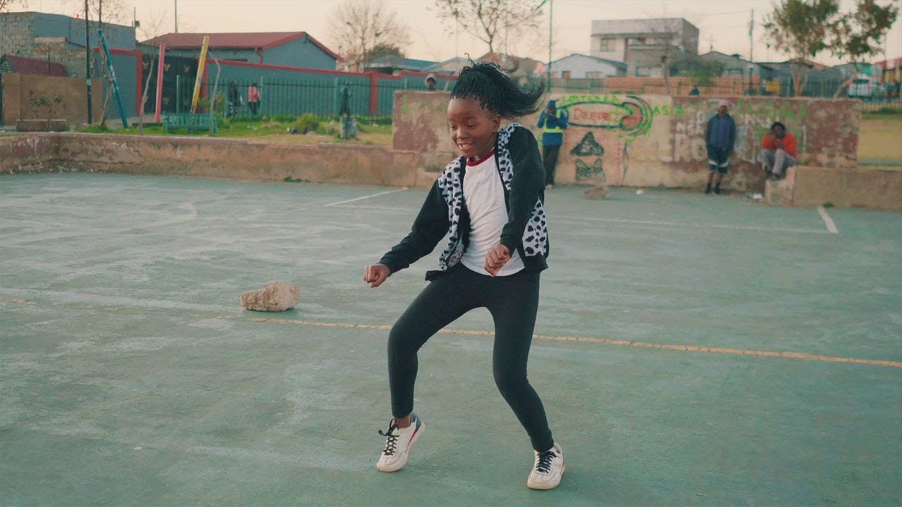 Makhadzi- Mmapula Feat. Dj Call Me (Dance Video from Chiawelo) - YouTube
