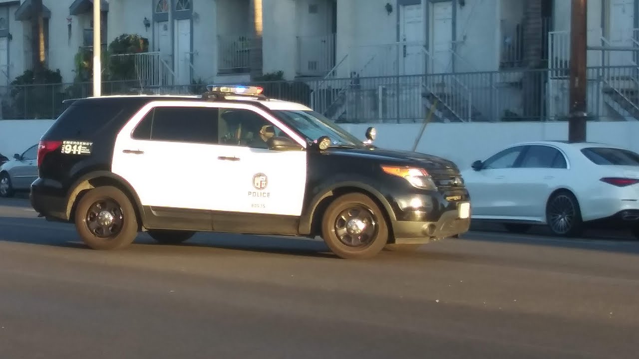 LAPD Foothill Unit Responding and Arriving - YouTube
