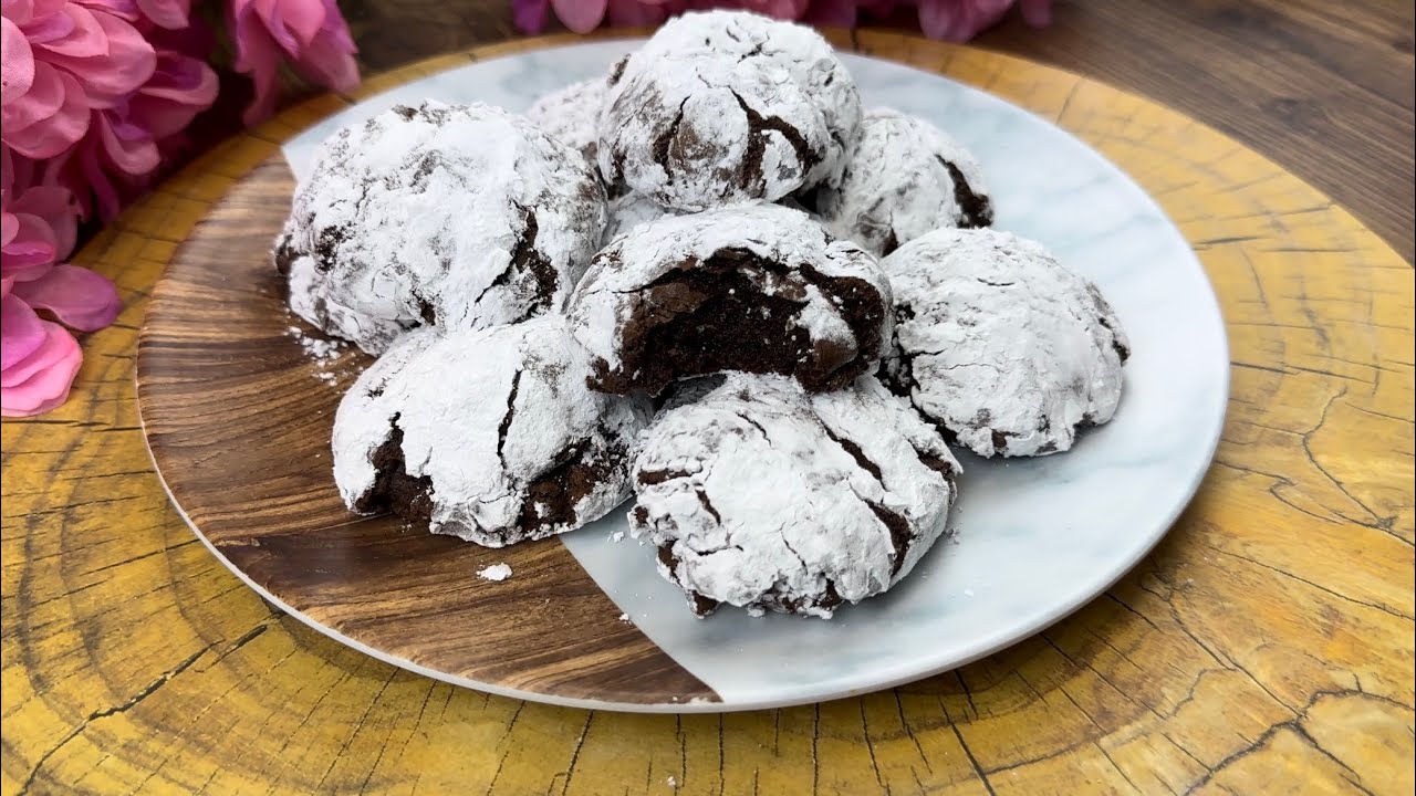 The BEST Fudgy and Chewy Chocolate Crinkles| The Famous cookies that ...